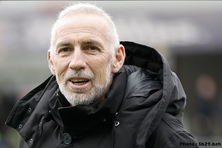 Ancien manager sportif du RC Lens et entraîneur de Brest, Eric Roy est ...